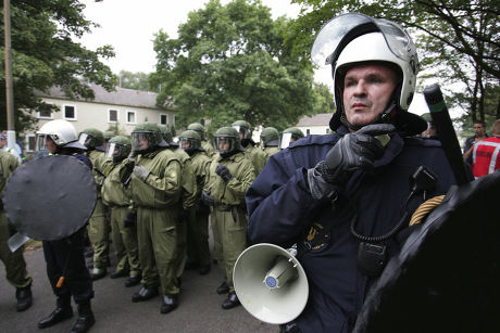 36 Police radio communication Stock Pictures, Editorial Images and ...