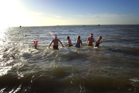 'THE BEACH BUMS' GOING SWIMMING ON CHRISTMAS DAY, SOUTHEND, ESSEX ...