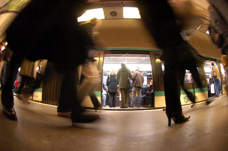 12 Fast moving trains Stock Pictures, Editorial Images and Stock Photos ...