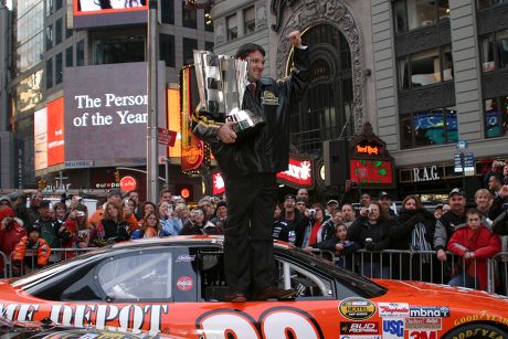 2005 NASCAR Nextel Cup Champion in Times Square Stock Pictures ...