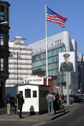 750 Checkpoint charlie Stock Pictures, Editorial Images and Stock ...