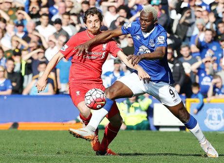 Gareth Barry Everton Philippe Coutinho Liverpool Editorial Stock Photo ...