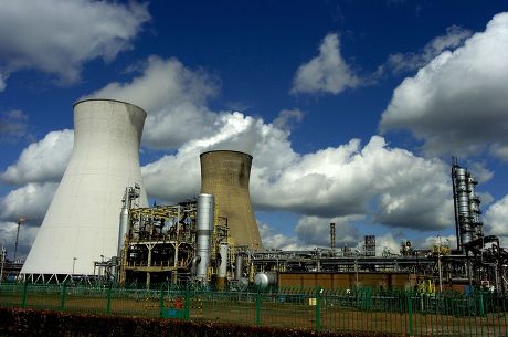Bp Grangemouth Oil Refinery On Forth Editorial Stock Photo - Stock ...