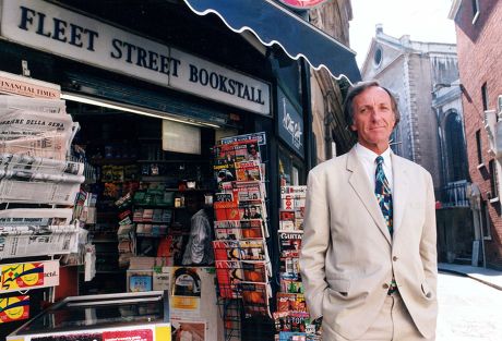obituary - campaigning journalist john pilger dies Stock Photos ...