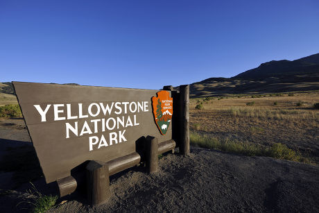 Welcome Sign North Entrance Yellowstone National Editorial Stock Photo ...