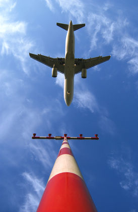 Passenger Plane Flying Over Positioning Lights Editorial Stock Photo ...