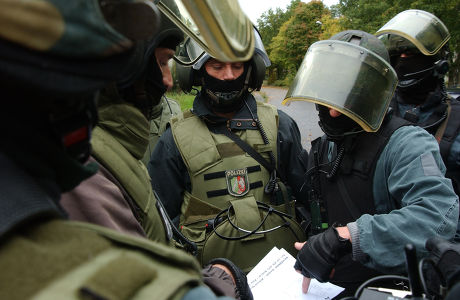 Deu Germany Police Swat Team Arresting Editorial Stock Photo - Stock ...