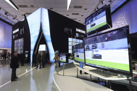 19 Big screen monitors Stock Pictures, Editorial Images and Stock ...