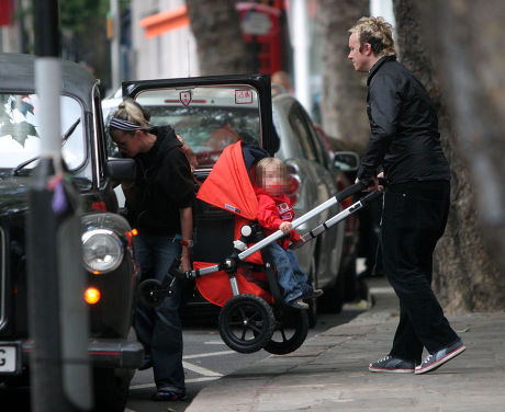 __COUNT__ NATALIE APPLETON AND LIAM HOWLETT IN HAMPSTEAD, LONDON ...