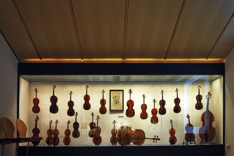 250 Mechanical musical instrument Stock Pictures, Editorial Images and ...