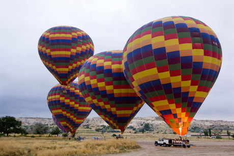 30 Balloons lifting off Stock Pictures, Editorial Images and Stock ...