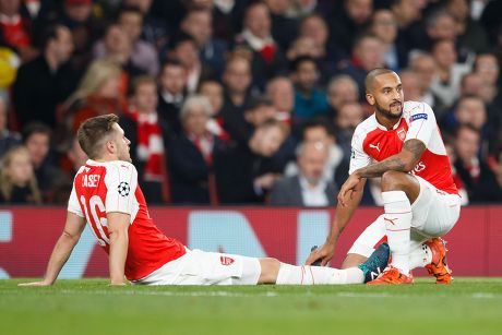Aaron Ramsey Arsenal Pulls Injured Hamstring Editorial Stock Photo ...