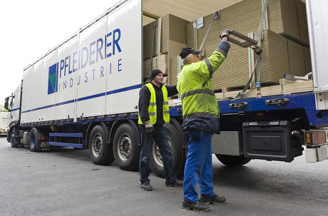 60 Men loading trucks Stock Pictures, Editorial Images and Stock Photos ...