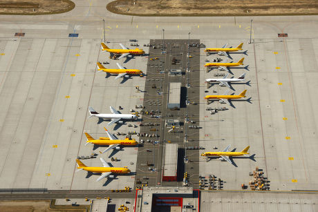 33 Dhl emblem Stock Pictures, Editorial Images and Stock Photos ...