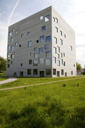 51 Cube office building Stock Pictures, Editorial Images and Stock ...