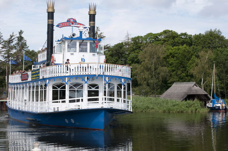 68 Paddle wheel ship Stock Pictures, Editorial Images and Stock Photos ...