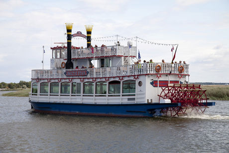 68 Paddle wheel ship Stock Pictures, Editorial Images and Stock Photos ...
