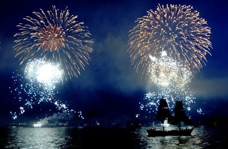 33 Firework battle Stock Pictures, Editorial Images and Stock Photos ...