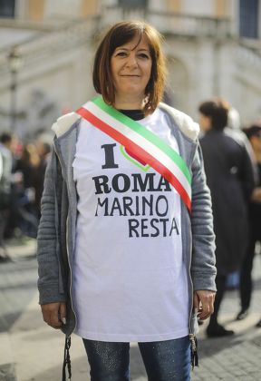 __COUNT__ Demonstration in support of Mayor of Rome Ignazio Marino ...