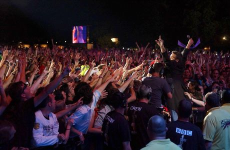 Robbie Williams Enjoying Crowd Editorial Stock Photo - Stock Image ...