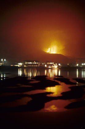 Volcanic Eruption Fridarhotn Harbour Eldfell Volcano Editorial Stock ...