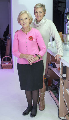 Cake Baker Mary Berry Her Daughter Editorial Stock Photo - Stock Image ...