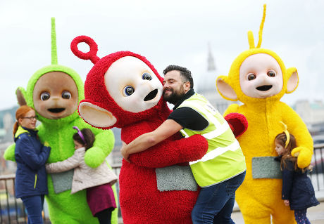 Teletubbies Greet Group Passersby Free Hugs Editorial Stock Photo ...