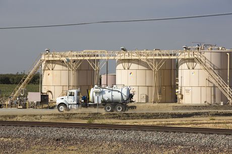 Fracking Site Being Fracked Near Wasco Editorial Stock Photo - Stock ...