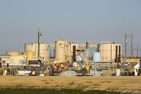 Fracking Site Being Fracked Near Wasco Editorial Stock Photo - Stock ...