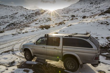 Land Rover Descending Wrynose Pass Winter Editorial Stock Photo - Stock ...