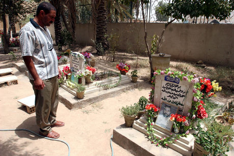 Iraqi Recites Verses Holy Koran Grave Editorial Stock Photo - Stock ...