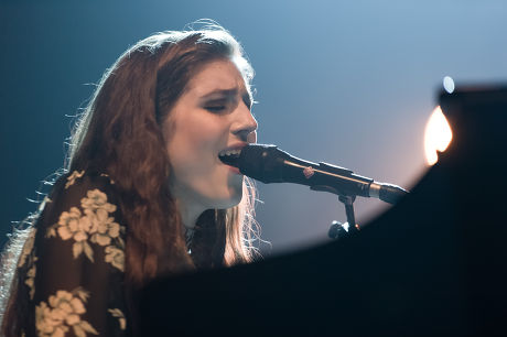 58 Birdy live music Stock Pictures, Editorial Images and Stock Photos ...