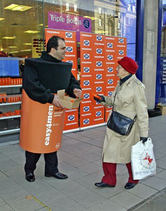 __COUNT__ imágenes de STELIOS HAJI IOANNOU PROMOTING HIS EASY4MEN ...