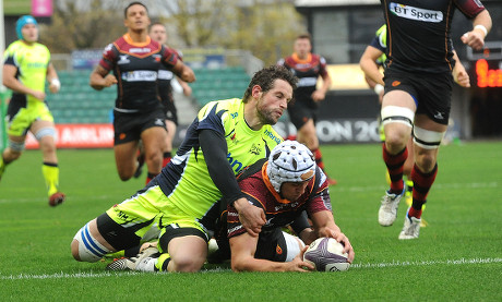 Ollie Griffiths Newport Gwent Dragons Runs Editorial Stock Photo ...