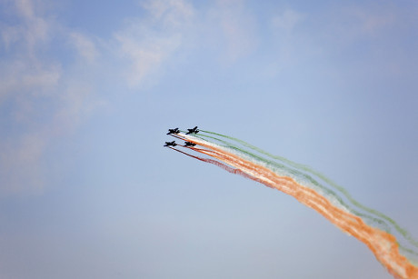 44 Aircrafts in flight formation Stock Pictures, Editorial Images and ...