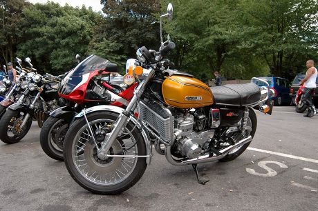 __COUNT__ MOTORCYCLISTS GATHER ON SUNDAY AFTERNOON AT RYKA'S CAR PARK ...
