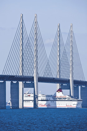 Cinderella Entertainment Vessel Crossing Oresund Bridge Editorial Stock ...