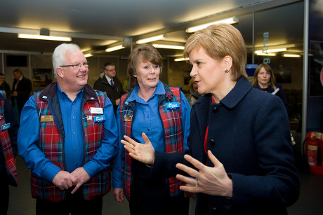 Nicola Sturgeon Talkes Volunteers Inverclyde Tourist Editorial Stock ...
