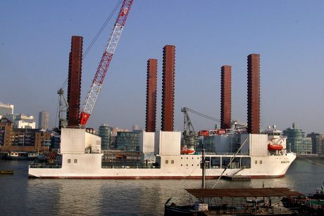 Hms Valiant Pool London Tower Bridge Editorial Stock Photo - Stock ...