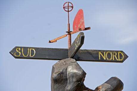 9 Cardinal direction sign Stock Pictures, Editorial Images and Stock ...