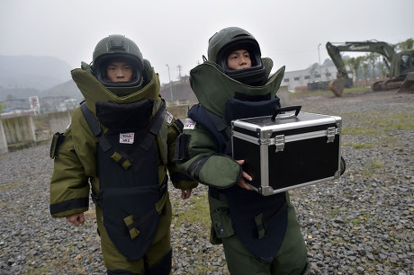 57 Explosive ordnance disposal training Stock Pictures, Editorial ...