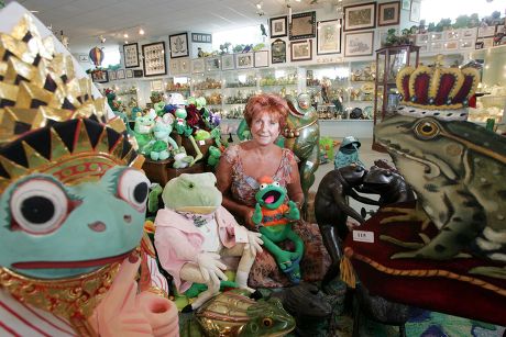 imágenes de THE WORLD'S BIGGEST FROG MUSEUM COLLECTION, BAYDON, BRITAIN ...
