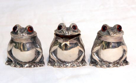 imágenes de THE WORLD'S BIGGEST FROG MUSEUM COLLECTION, BAYDON, BRITAIN ...