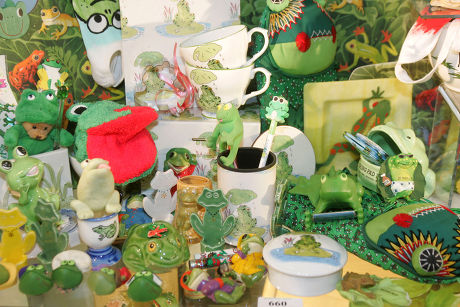 THE WORLD'S BIGGEST FROG MUSEUM COLLECTION, BAYDON, BRITAIN - SEP 2005 ...