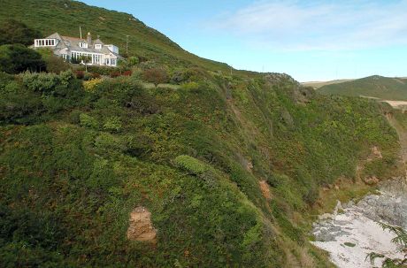 Spectacular Coastal Retreat Belonging Singer Kate : photos éditoriales ...