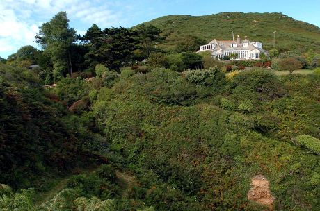 Spectacular Coastal Retreat Belonging Singer Kate : photos éditoriales ...