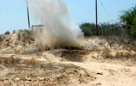5 Detonating mines Stock Pictures, Editorial Images and Stock Photos ...