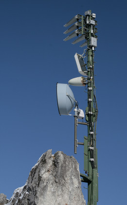 25 Radio waves antenna Stock Pictures, Editorial Images and Stock ...