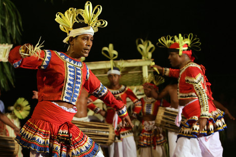 __COUNT__ imágenes de Daha Ata Sanniya Traditional Ritual Dancing, Sri ...