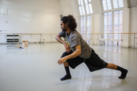 __COUNT__ imágenes de Lee Griffiths 'The Company' in the rehearsal ...